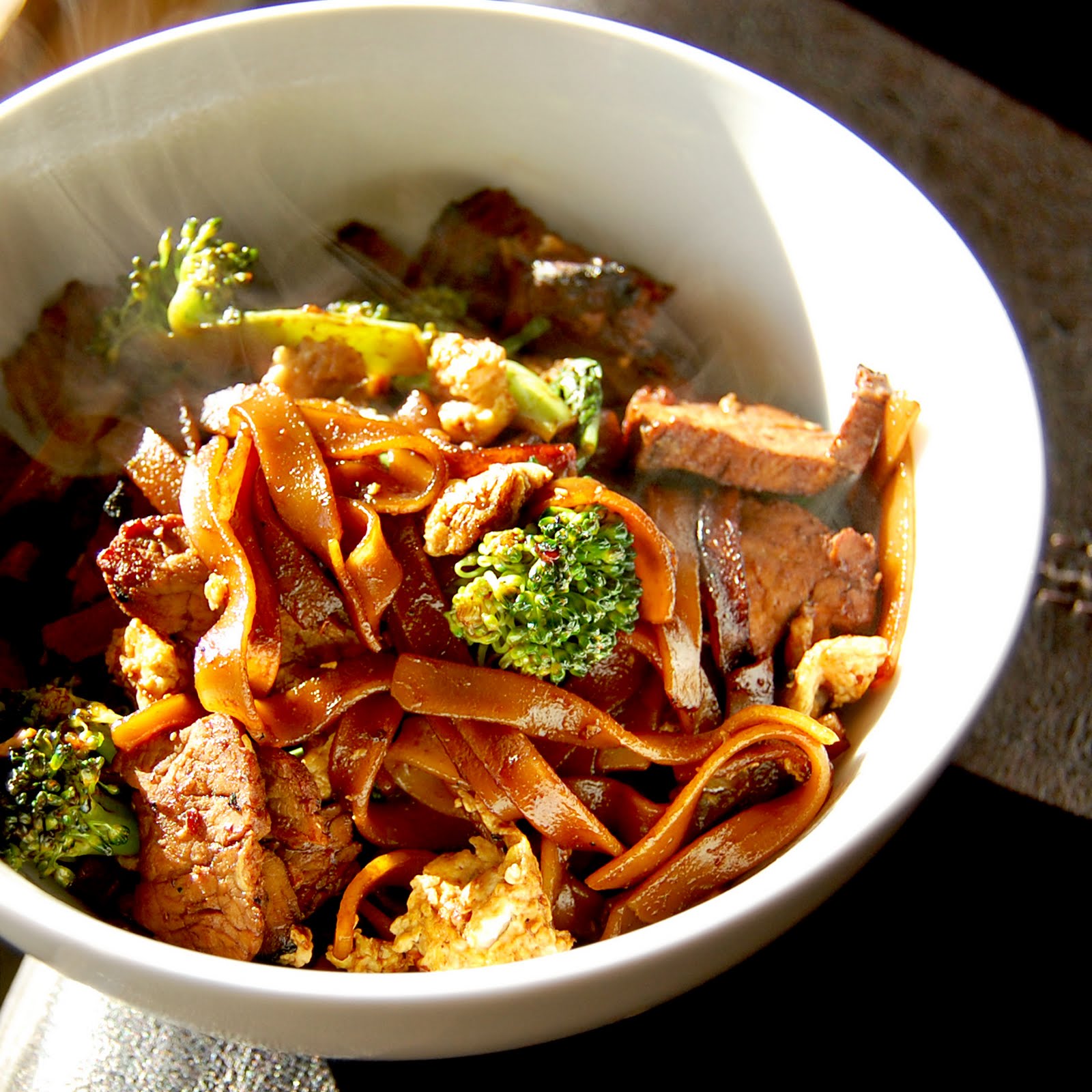 Bourbonnatrix Cooks: PAD SEE EW