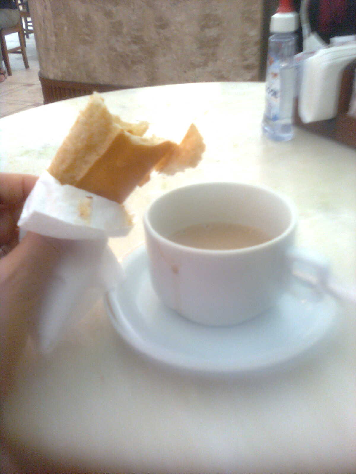 tem outras coisas: média com pão na chapa