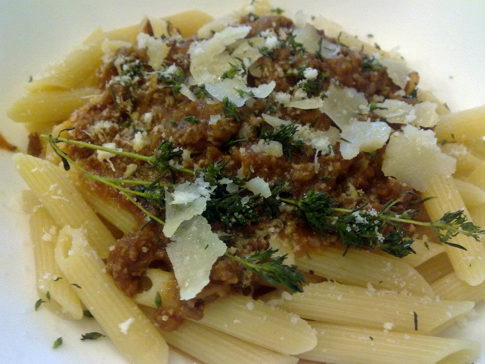 Ella's Kitchen: Penne cu sos ragu