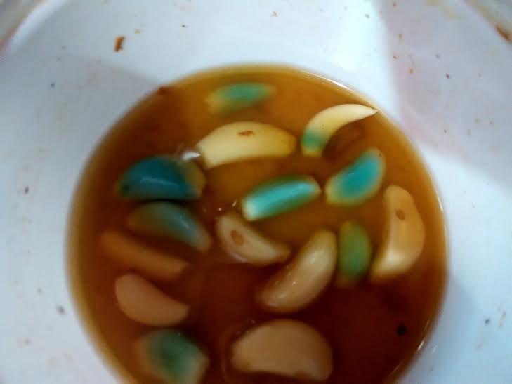 Have You Seen Blue Garlic Color; What Are the Reasons