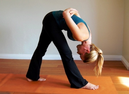 daily dribbles........: HUMAN PRETZEL?