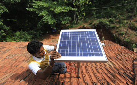 everblue™ : KIT DE ILUMINACIÓN SOLAR 145W