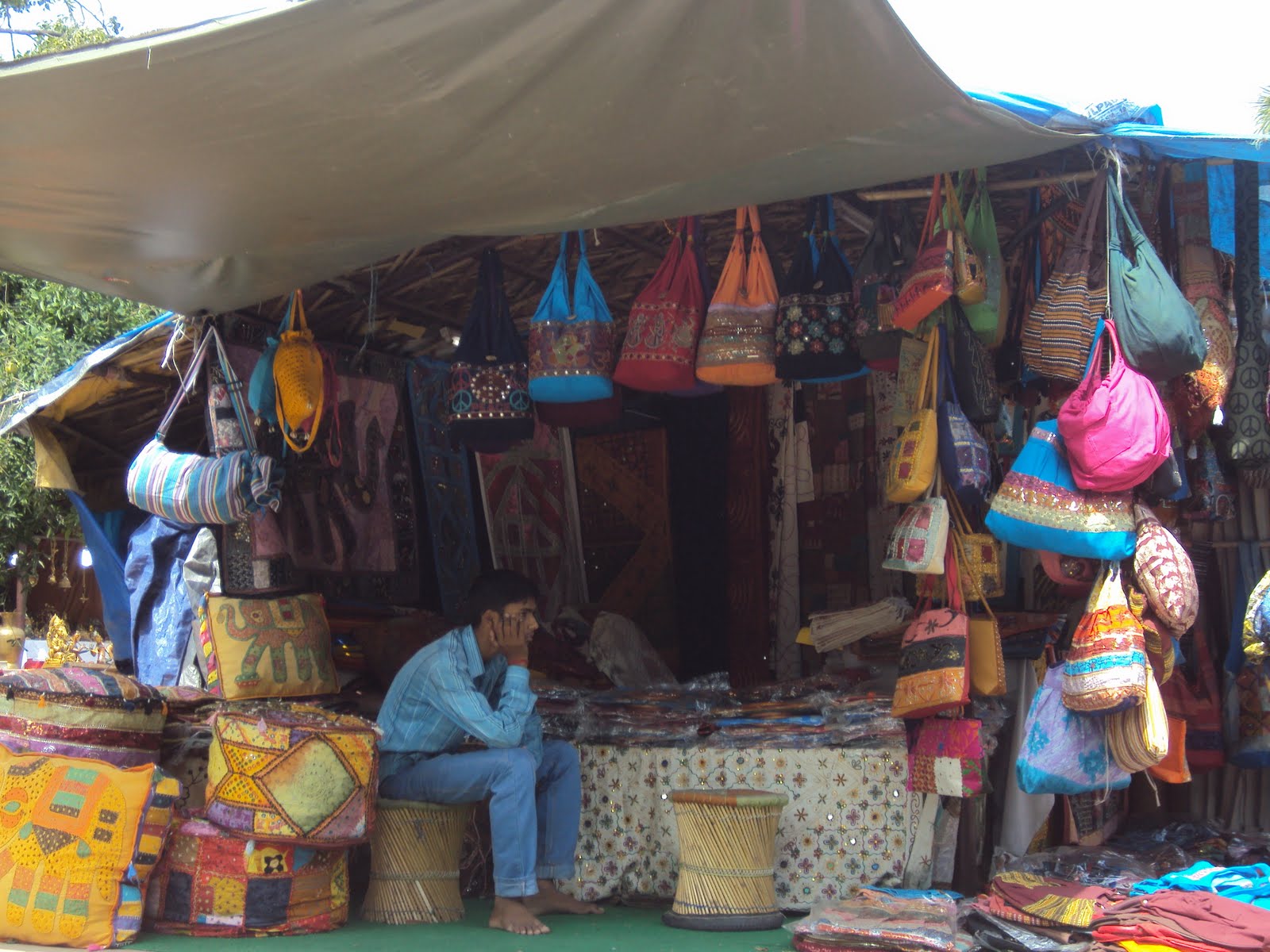 ARCHITECTURE STUDENT'S CORNER: DILLI HAAT, DELHI