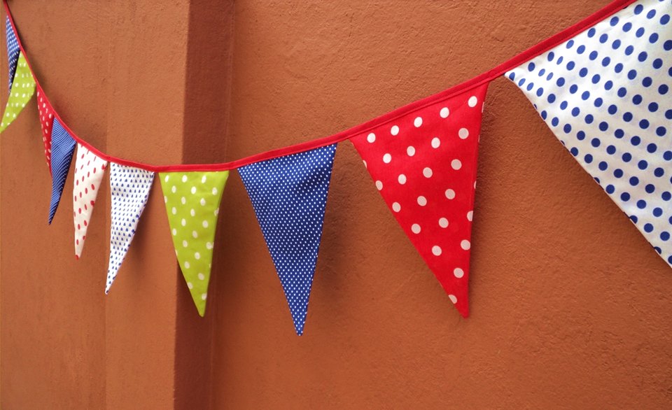 PUNTO ESTILO DECO: Banderines, Individuales, Repasadores,