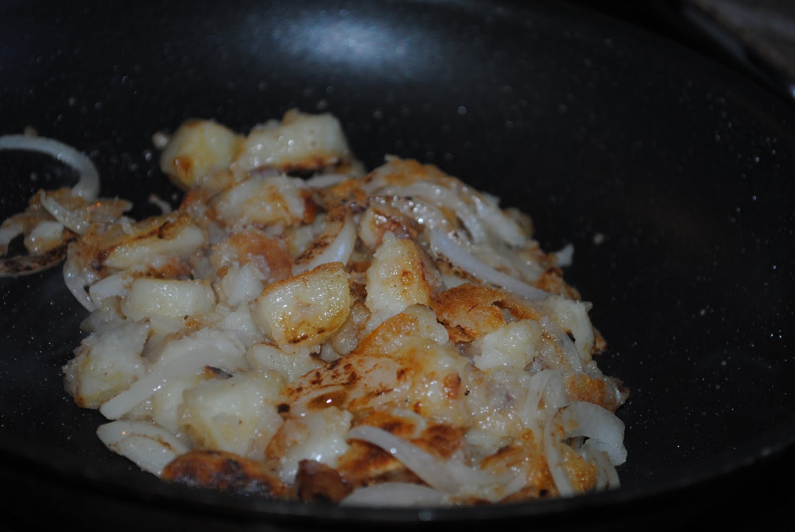 The Complete Art of Cooking: Oua batute cu cartofi si ceapa