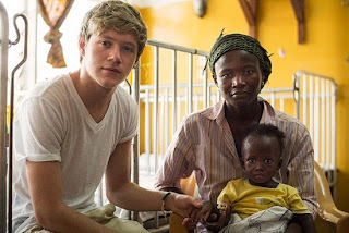 One Direction (Directioners): Red Nose Day One Direction En Ghana (África)