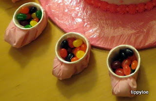 Tippytoe Crafts: YAH: Baby Shower Party Favor Booties