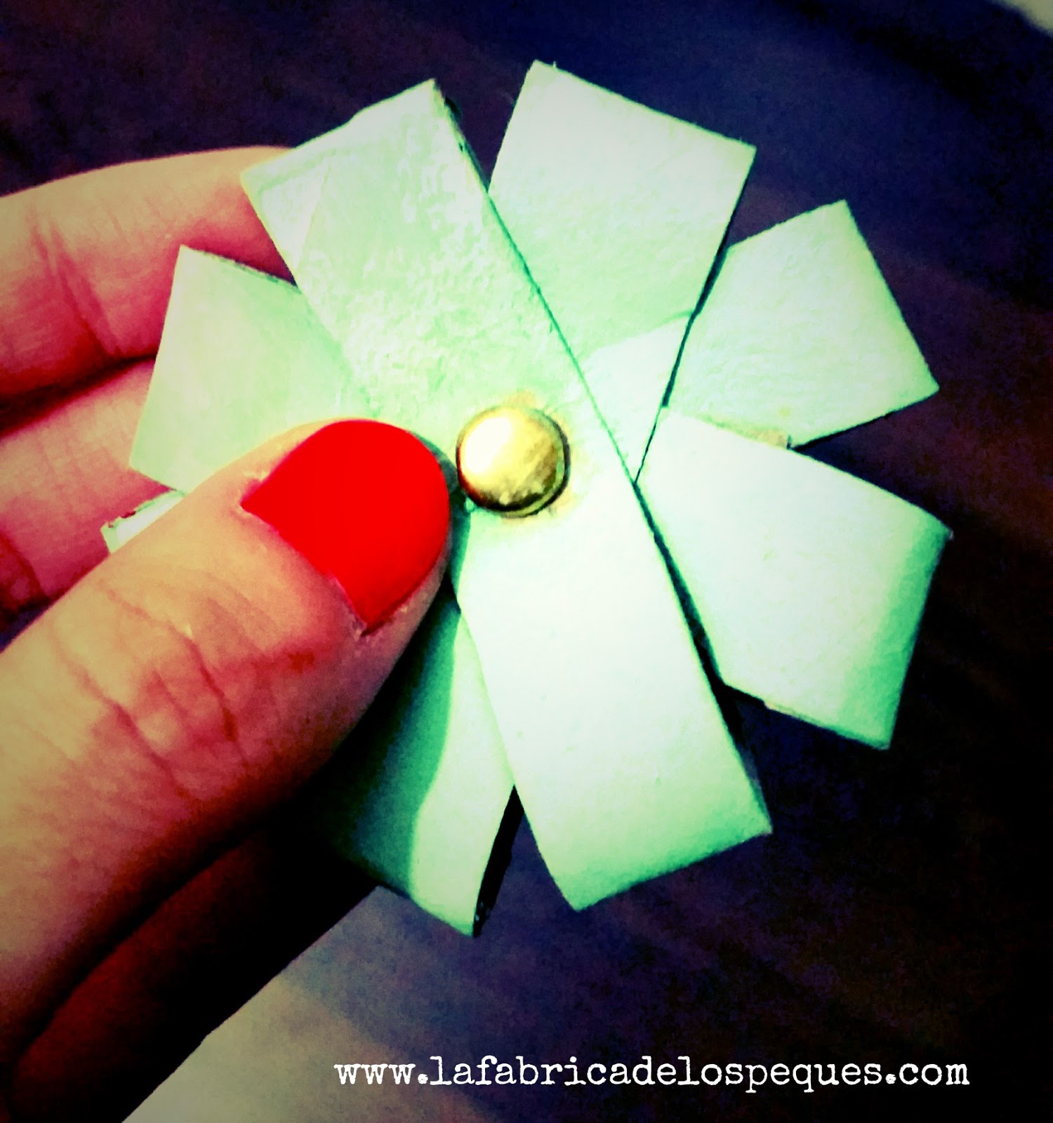 DIY: flores de cartón - La fábrica de los peques