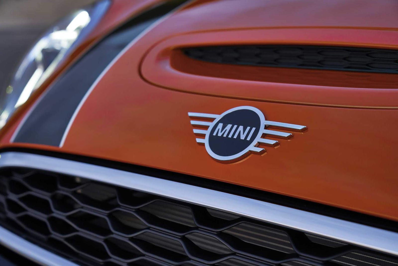 MINI ANUNCIA NOVO LOGOTIPO