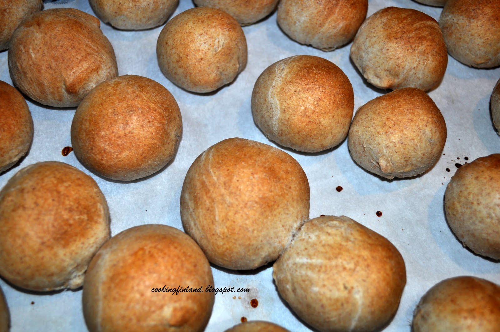 Cooking Finland: Graham Rolls, grahamsämpylät