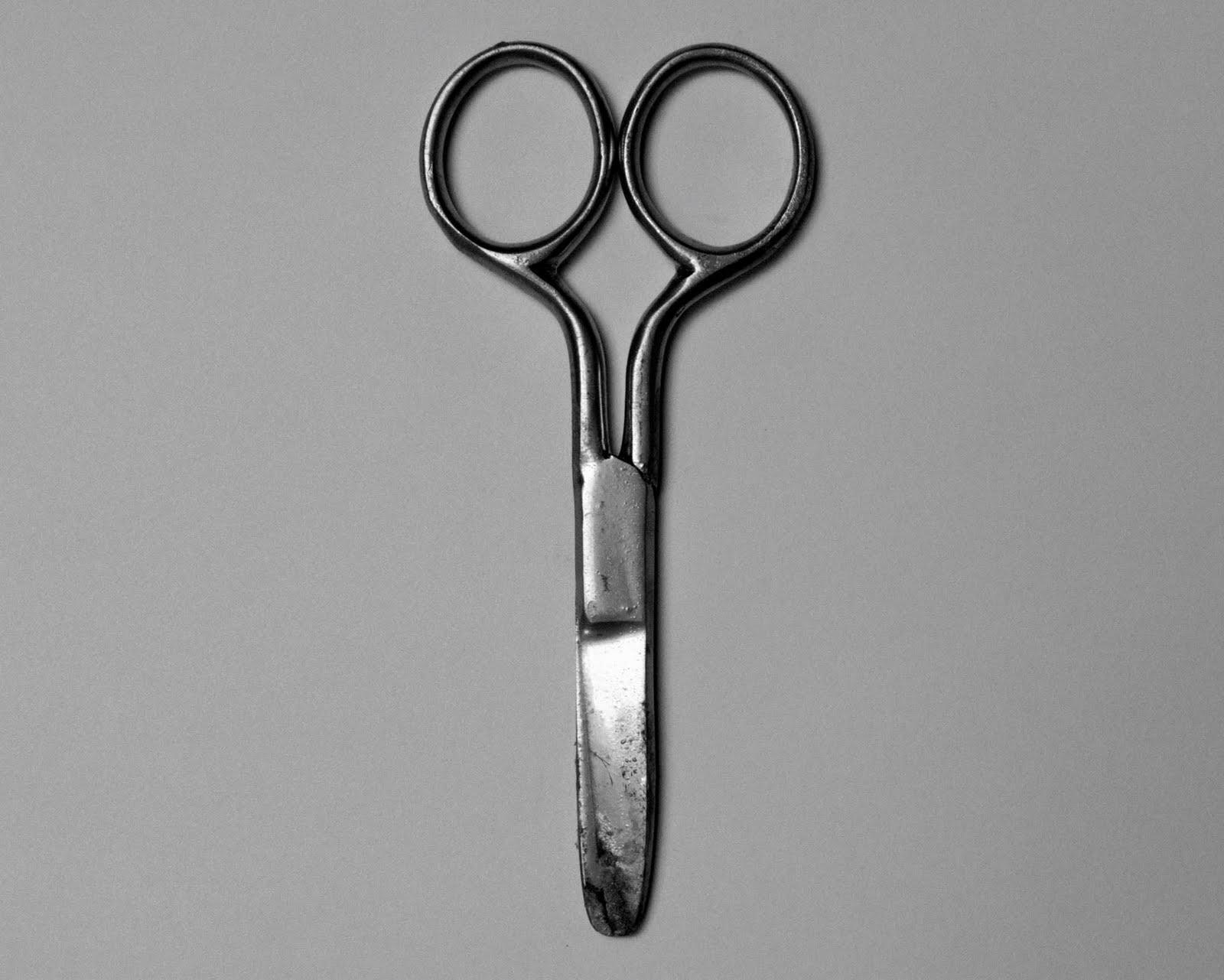 Black, White and Gray: Dead Objects