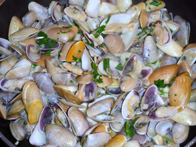 La familia en la cocina: Tallarinas abiertas a la plancha con su ajito ...