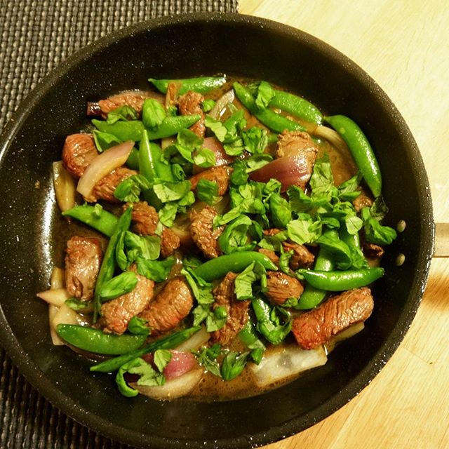 Edels Mat : Biff i wok med grønn curry paste