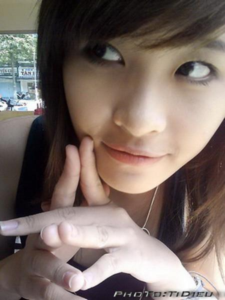 Dong Nhi Vietnamese Singer Sexy PicturesBeautiful Girls