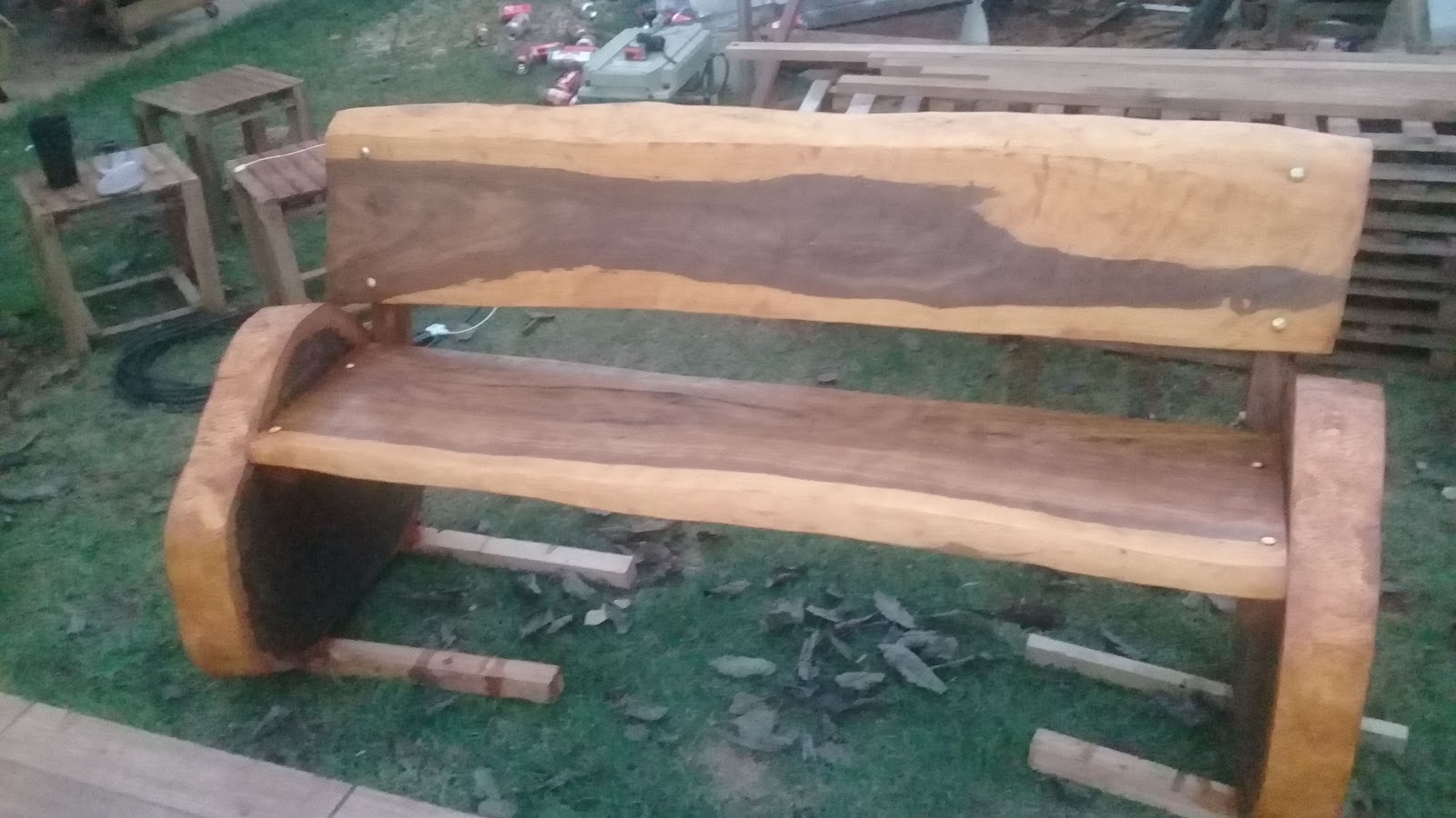 Banco em Madeira Rústico: maio 2019