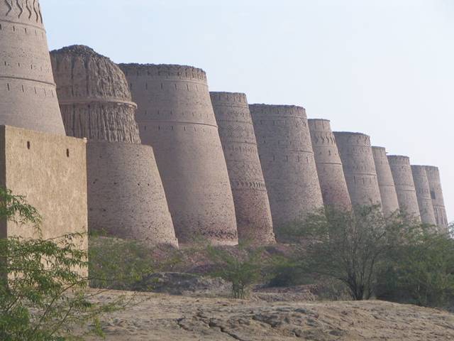 PAVAN MICKEY: Derawar Fort is a large square fortress in Pakistan near ...