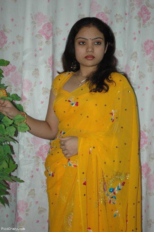 Hot And Sexy Desi Girls And Aunties Pictures Hot And Sexy Desi Aunties