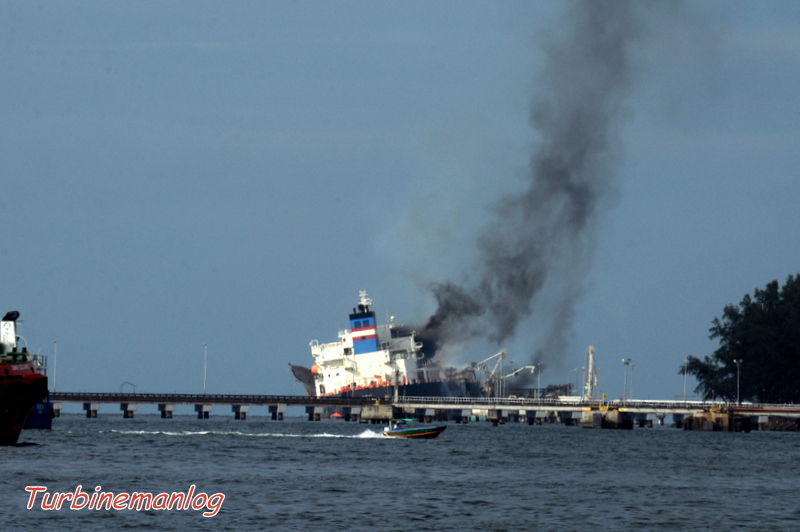 ::Epilog Sebuah Kehidupan: ::MT Bunga Alpinia Terbakar di Pelabuhan Labuan