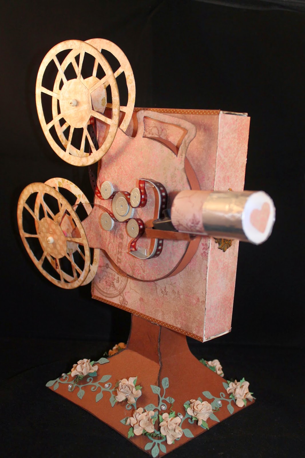 Paperinpyörittäjä vapaalla: Filmiprojektori / Antique Film Projector