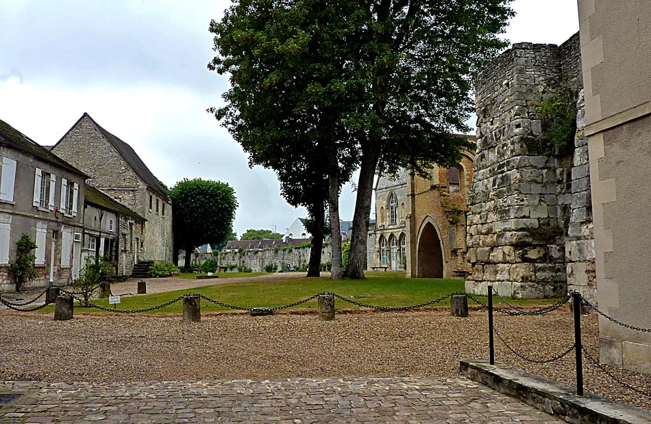 Living the life in Saint-Aignan: Senlis, near Paris and CDG