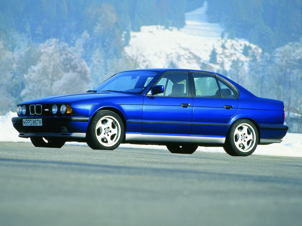 BMW E34 M5 vs Mercedes W124 E500 - Sekiz Silindir