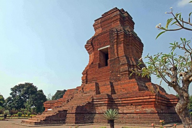 travel guide: Trowulan, The Lost Kingdom