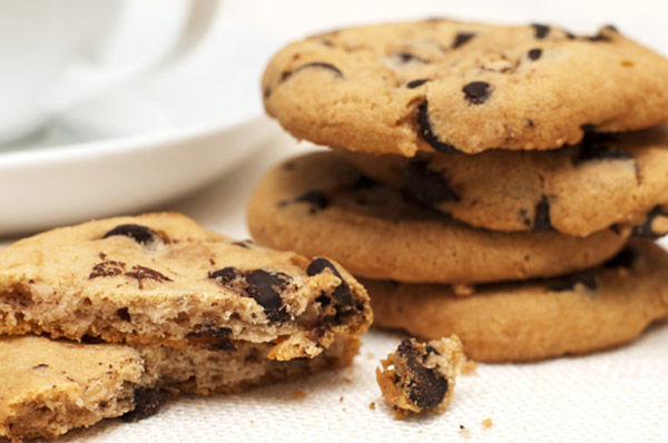 Οι ιστορίες μιας... κουζίνας!!!: ΜΠΙΣΚΟΤΑ ΜΕ ΚΟΜΜΑΤΙΑ ΣΟΚΟΛΑΤΑΣ