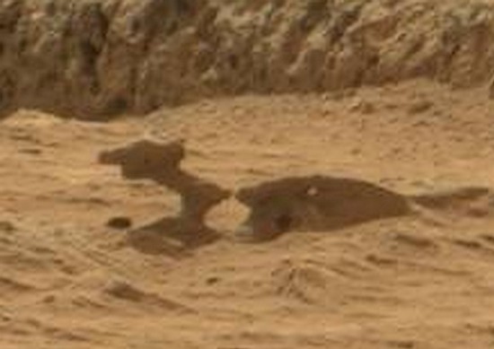 The Gothic Ruins of Mars: More Gothic Sculptures seen on Mars Curiosity ...