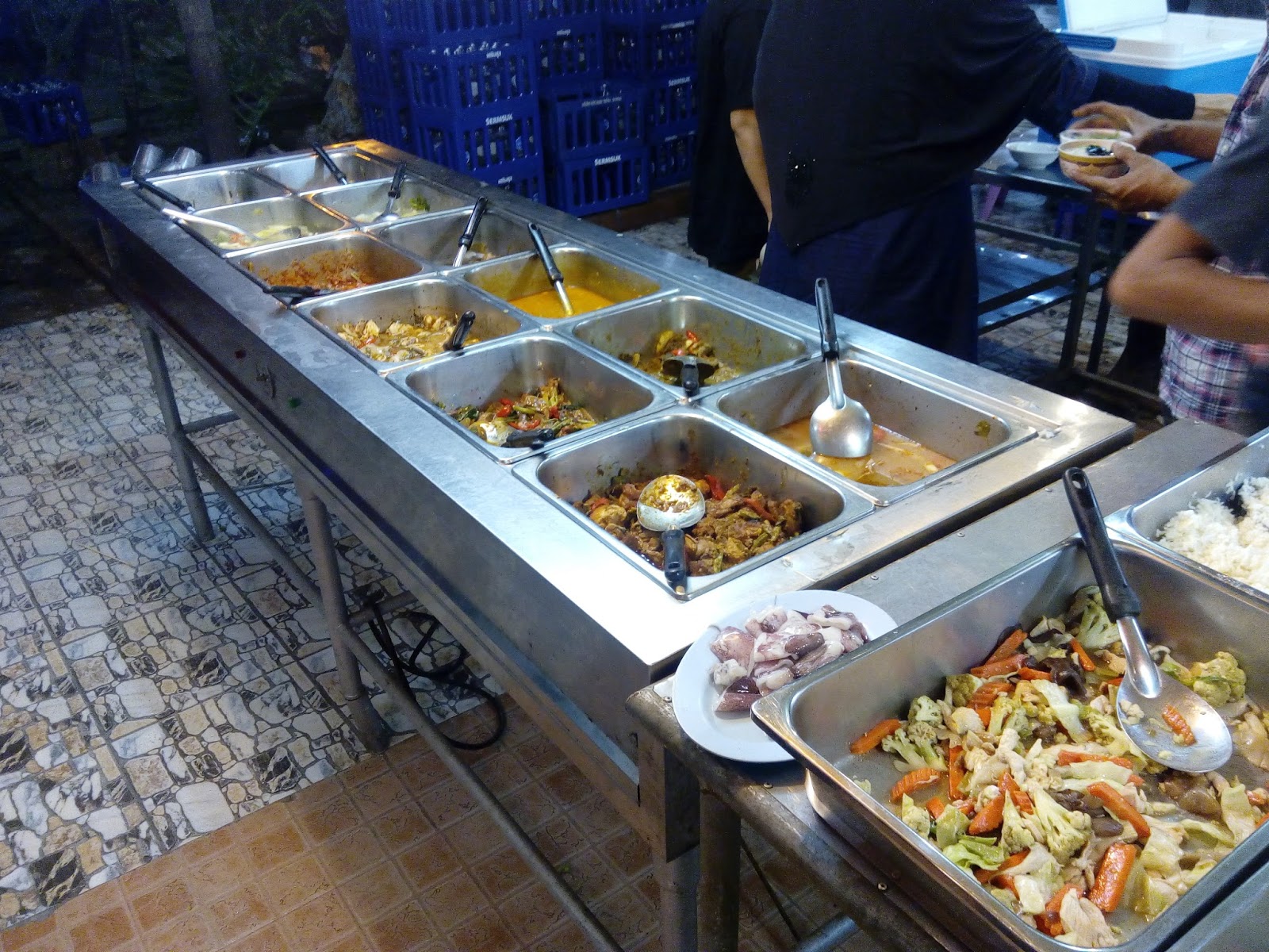 perjalanan kami: Steamboat dan BBQ halal di songkhla!