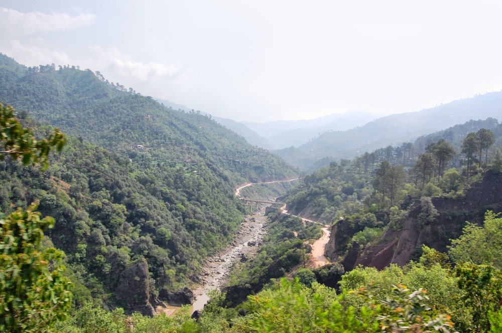 beauty of kashmir: ABOUT TOli peer and BANJOSA