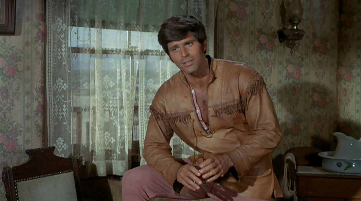 Sidewalk Crossings: Rio Lobo (1970)