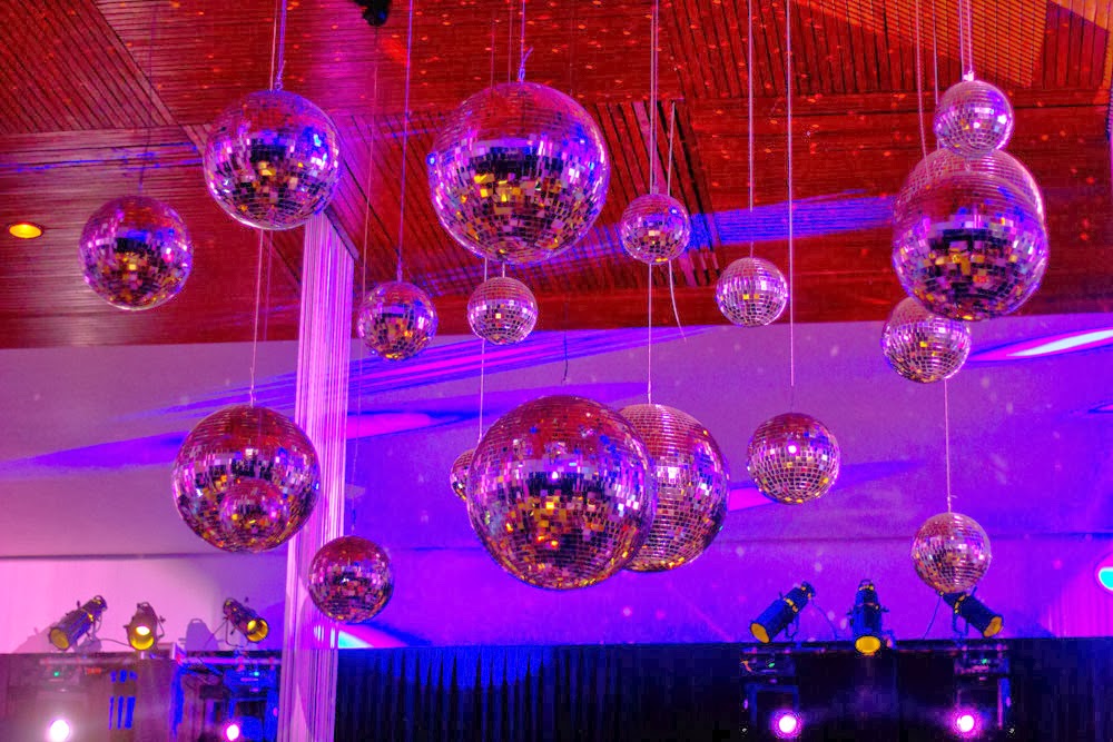 Violet and Black: Temática : Discoteca