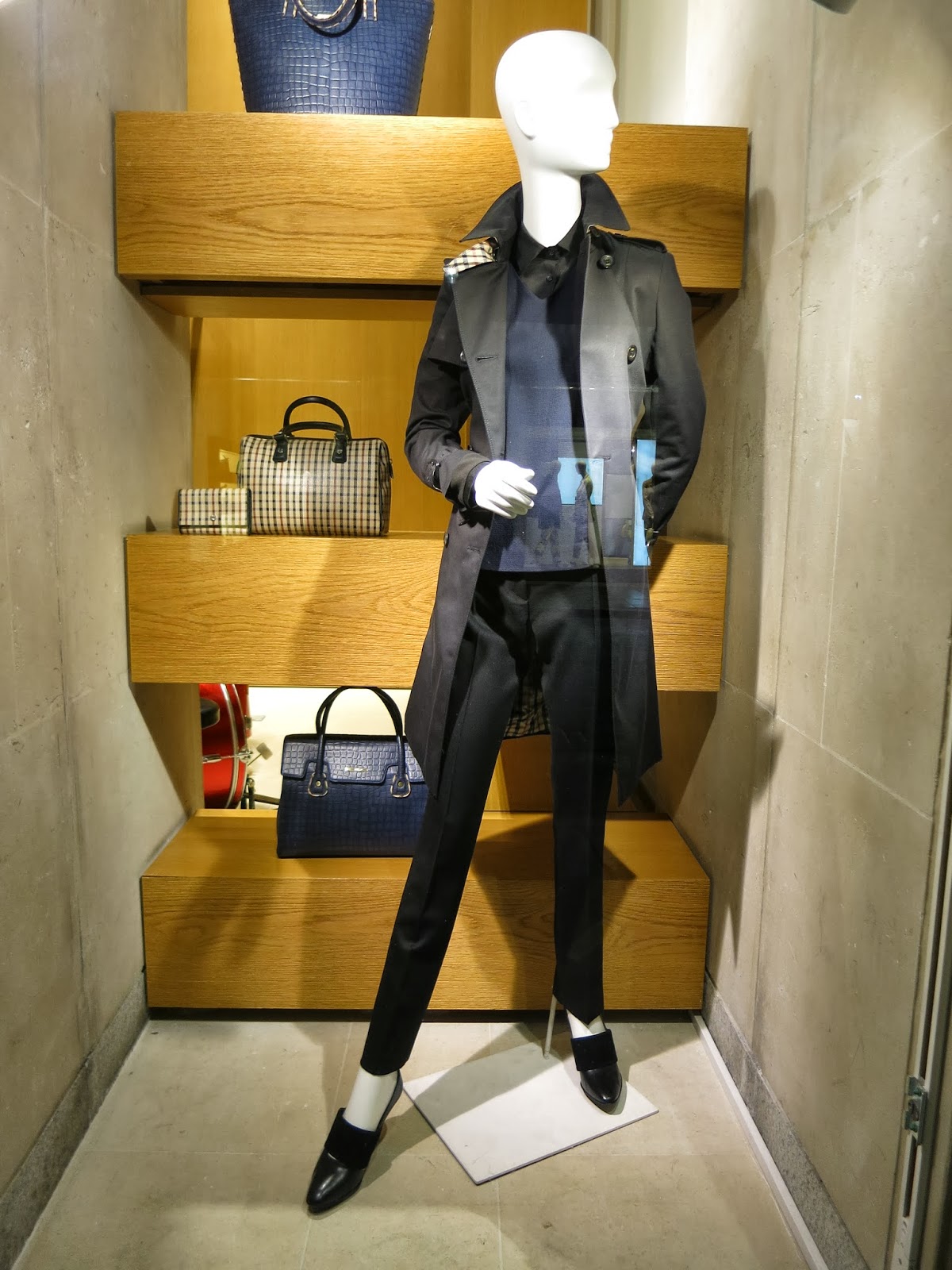 RetailStoreWindows.com: Daks, London