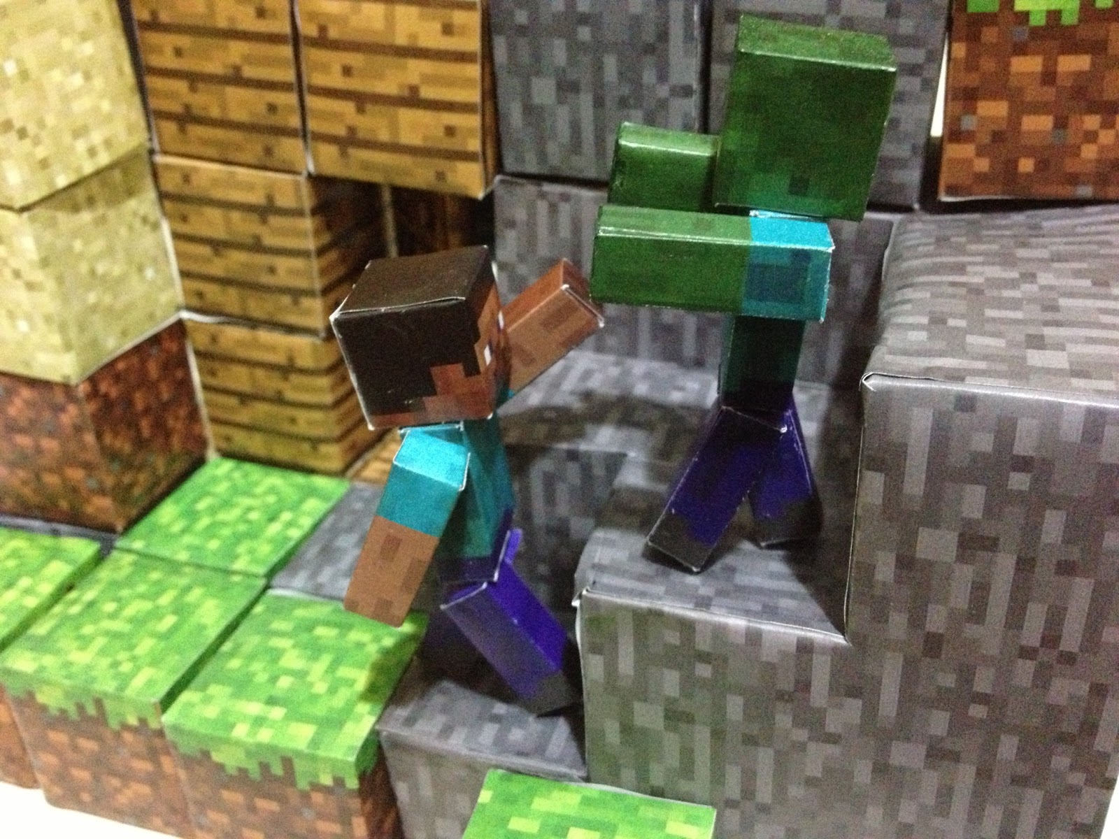 Mini At Least: Papercraft Minecraft X (Humano -Steve- y Zombie)