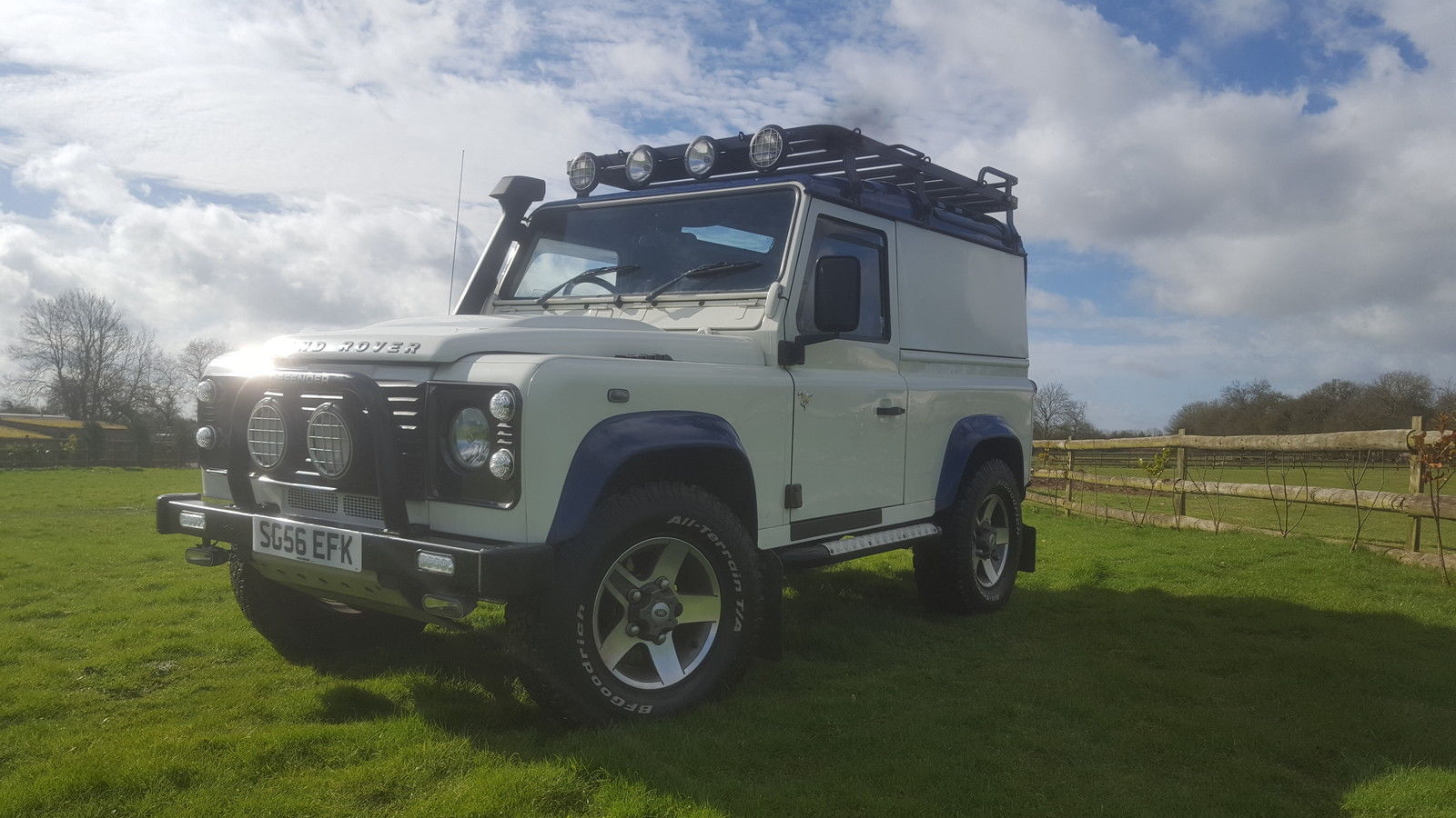 Landrover Defender: Land Rover Defender 90 td5 mint condition