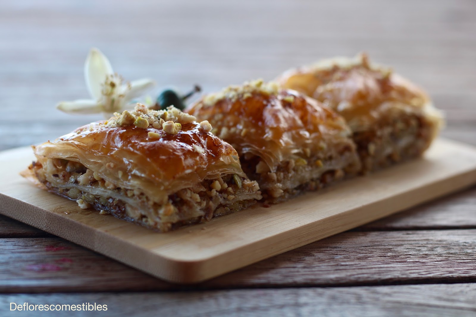 Dulce árabe. Baklava | De flores comestibles