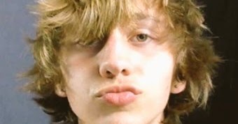 Ballbusting Boys: Interview with ballbusting newbie Elis Ataxxx