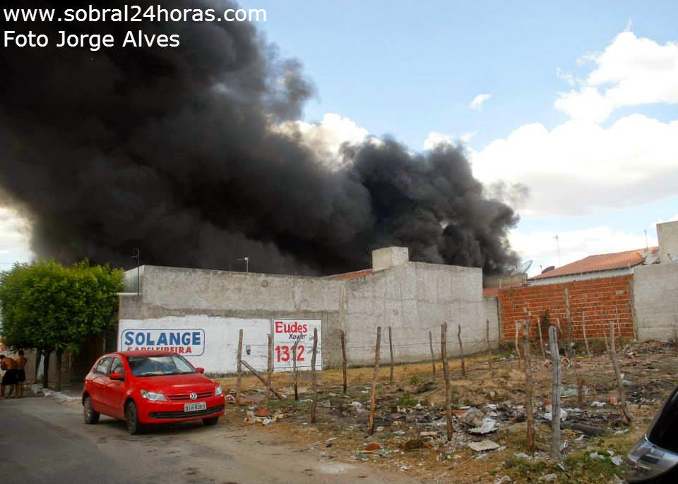 VÍdeo IncÊndio De Grandes ProporÇÕes É Registrado No Bairro SinhÁ
