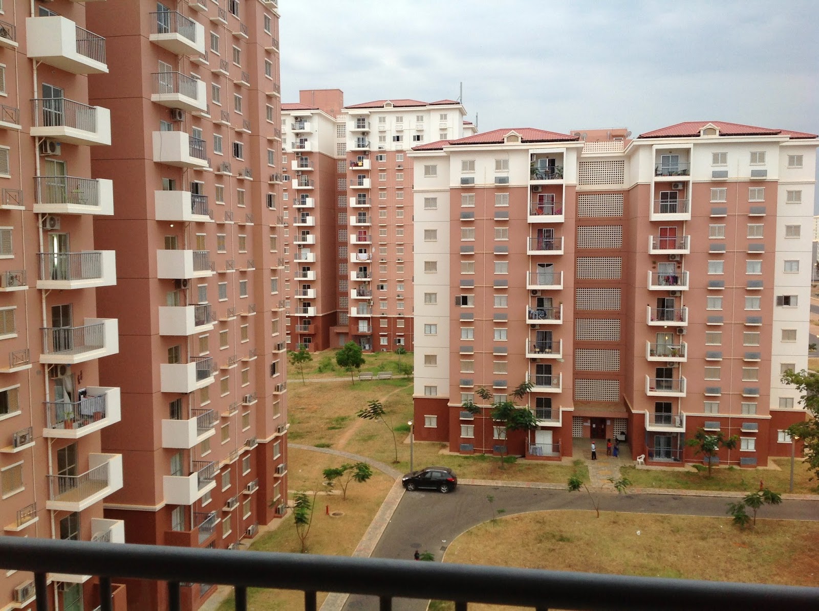 Top Imoveis Mediadora: CENTRALIDADE DO KILAMBA ARRENDAMENTO T5 S/ MOBILIA