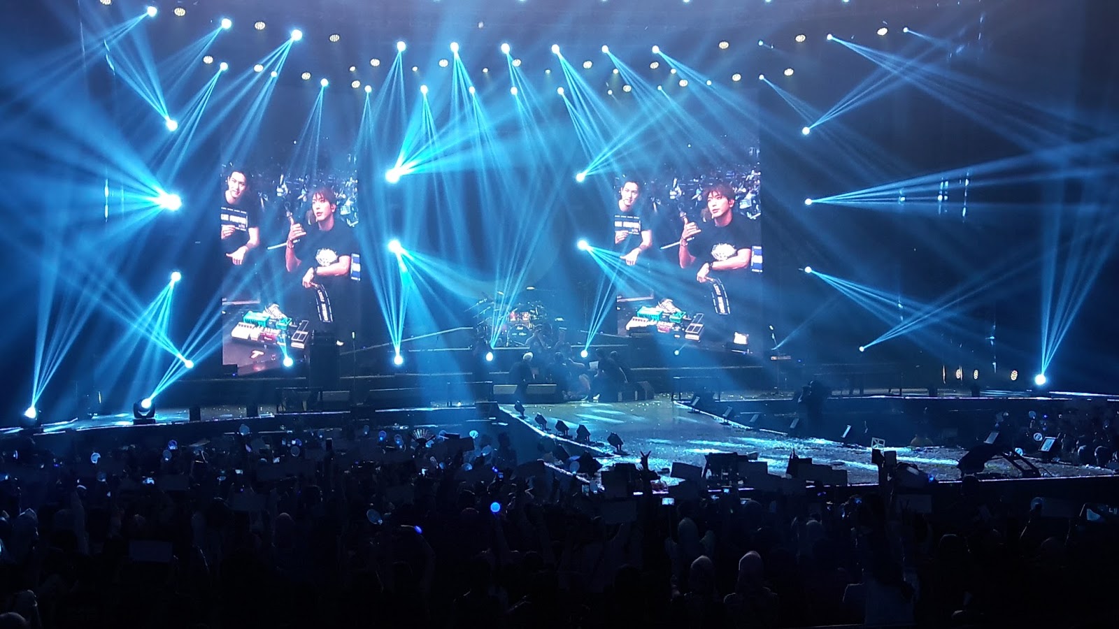 artsani's: CNBLUE - Between Us Jakarta di ICE BSD Hall 5