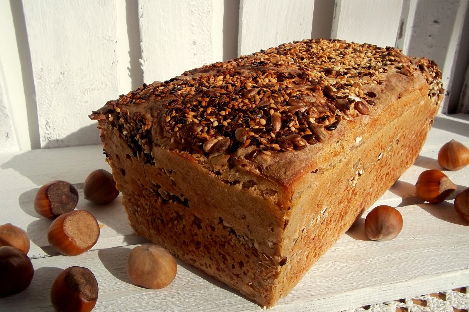 Domowy chleb na zakwasie- przepis na chleb+ zakwas | Niebieskie migdały