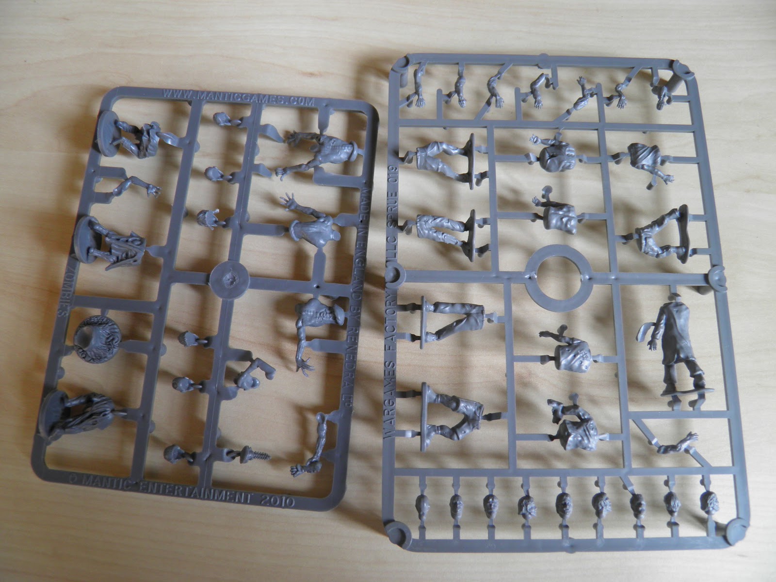 The Necroleadicon: Mantic zombies - unboxing