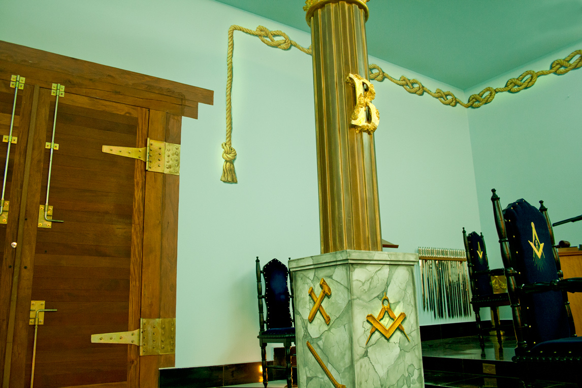 masonic temple decoration: the columns