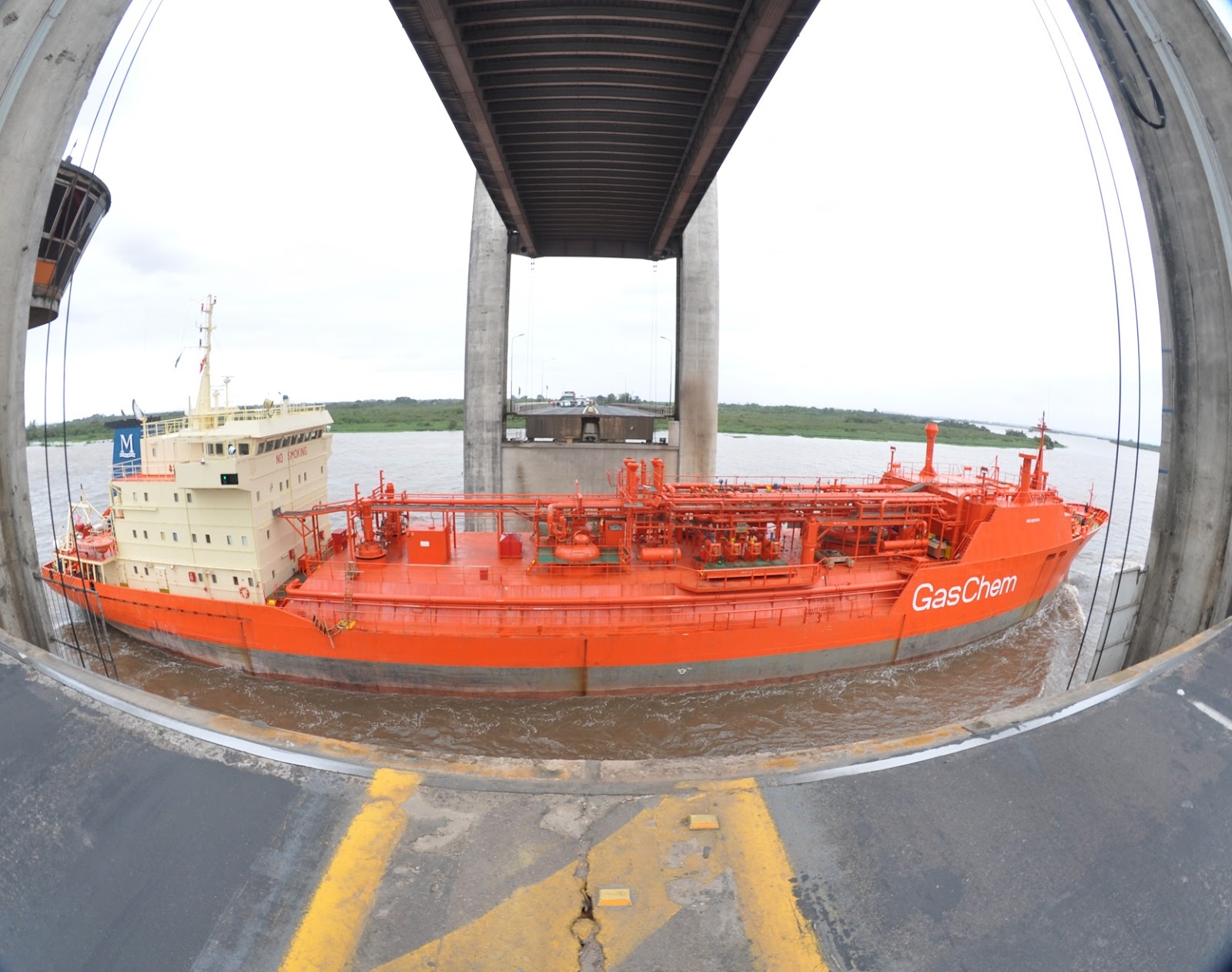 VCV ESTEIO: Chega da Bahia, o navio-tanque “Rheingas”.