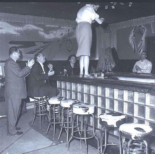 With Both Hands: Terry Sullivan and the Chicago Jazz Caravan at 12 West ...