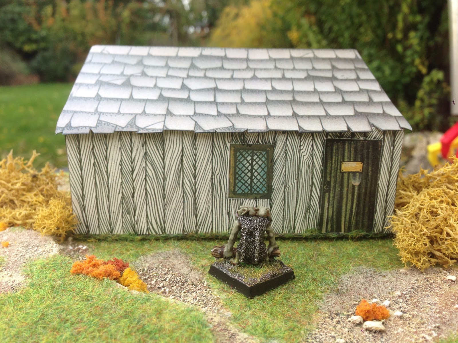 Realm of Chaos 80s: How many Citadel miniatures appeared on the front ...