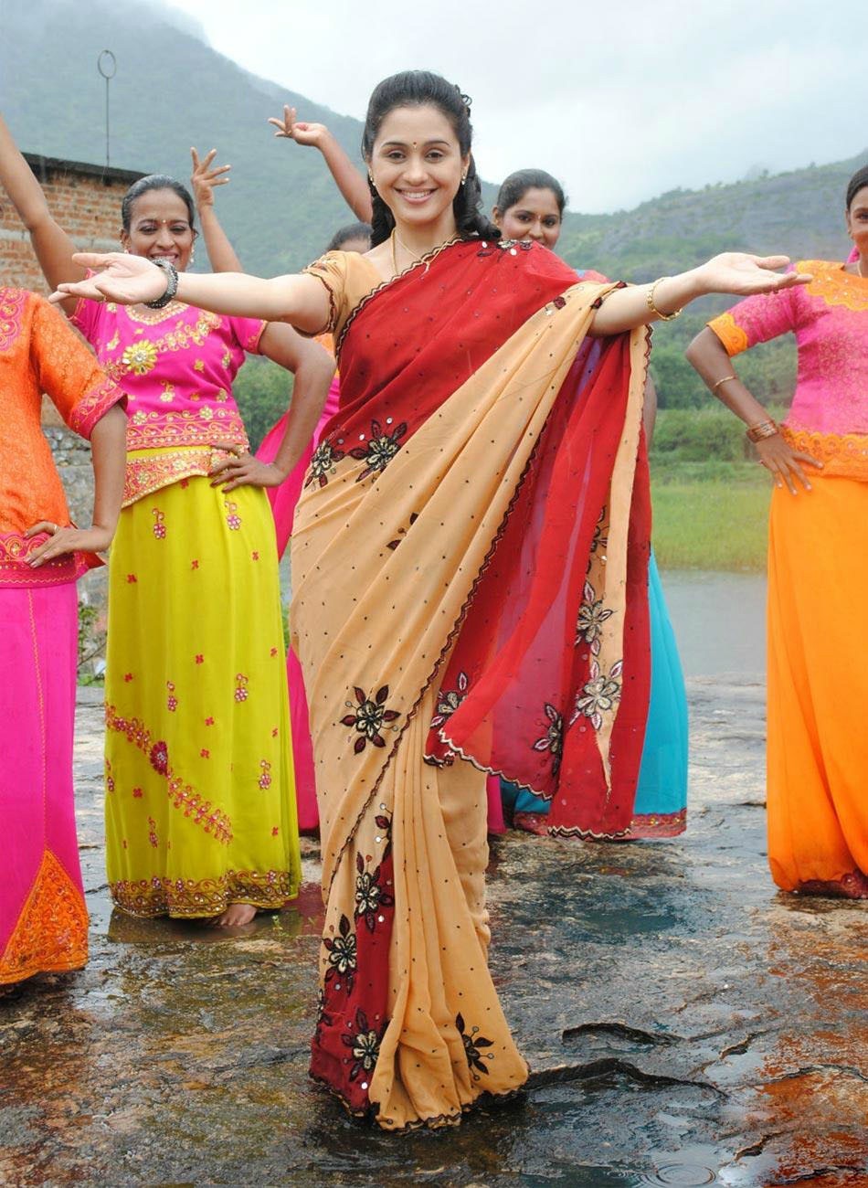Devayani in Saree Pictures New | Tamil Movie Posters Images Actress ...