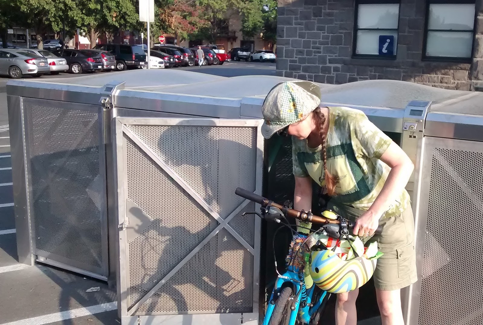 Librarian on a Bicycle: BikeLink® card-access bicycle lockers