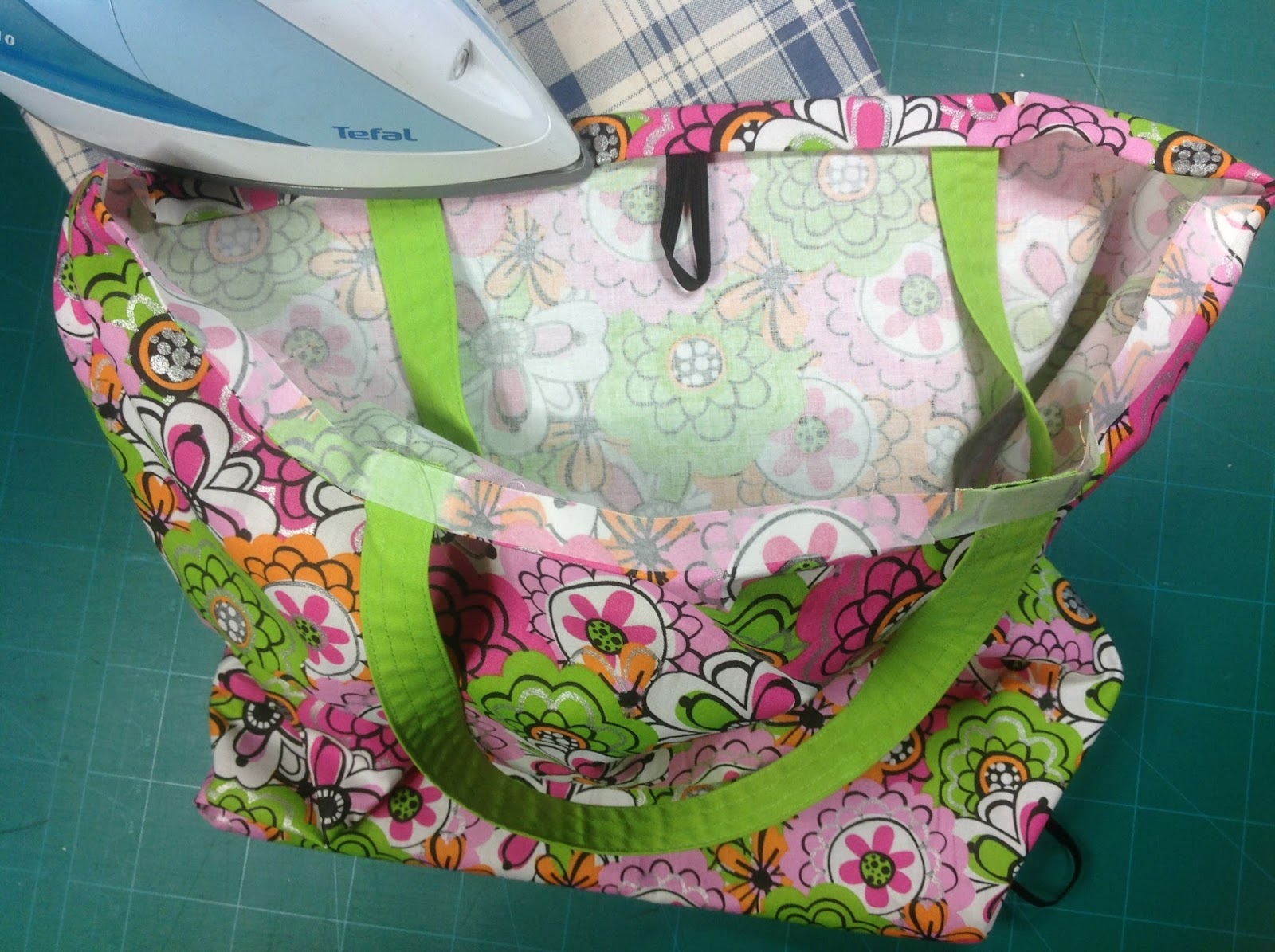You SEW Girl: Tutorial: Roll-Up Shopping Bag