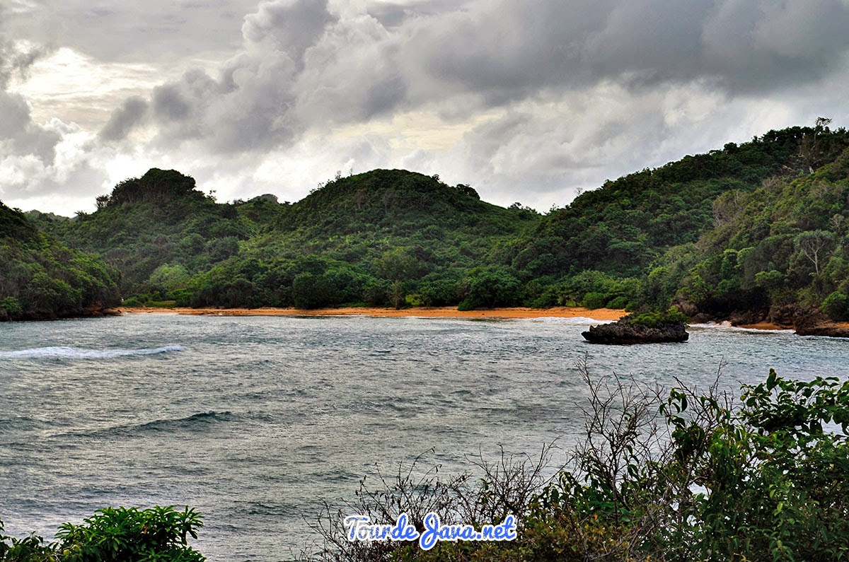 Wisata Alam di Pantai Gatra Malang Selatan | Wisata Pulau Jawa